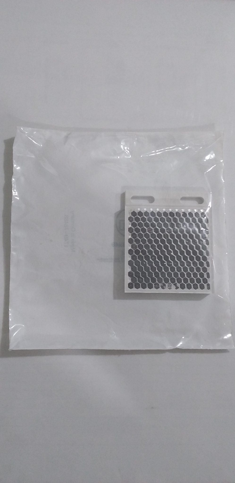 E20744 – REFLETOR P/ BARREIRAS FOTOELETRICAS DE RELEXAO – 48x48mm – IFM ...